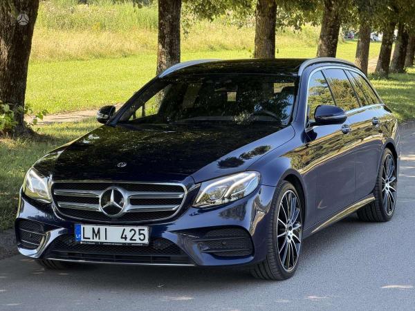 Zils Mercedes-Benz E 400 2019 Viļņa, ar dzinēja tilpumu 2.93 L un nobraukumu 178 tūkst. km par 29600 €, foto 3 vietnē AUTOMOTO.COM.LV