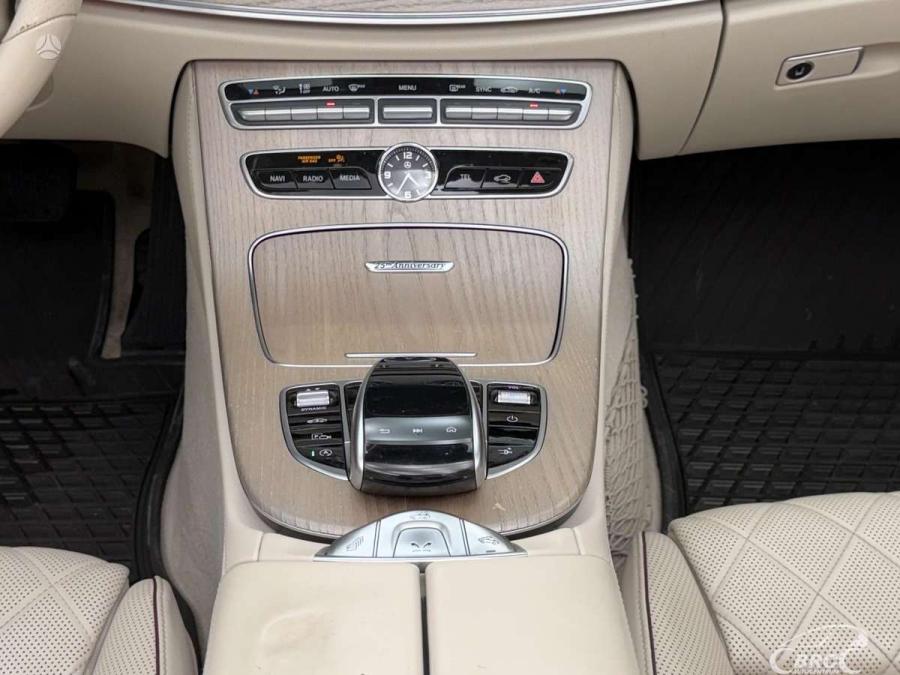 Brown Mercedes-Benz E 400 2018 in Vilnius, with an engine capacity of 3.00 L and mileage of 104 thousand km for 29000 €, photo 18 on AUTOMOTO.COM.LV