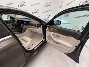 Brown Mercedes-Benz E 400 2017 in Vilnius, with an engine capacity of 3.50 L and mileage of 138 thousand km for 25500 €, photo 8 on AUTOMOTO.COM.LV