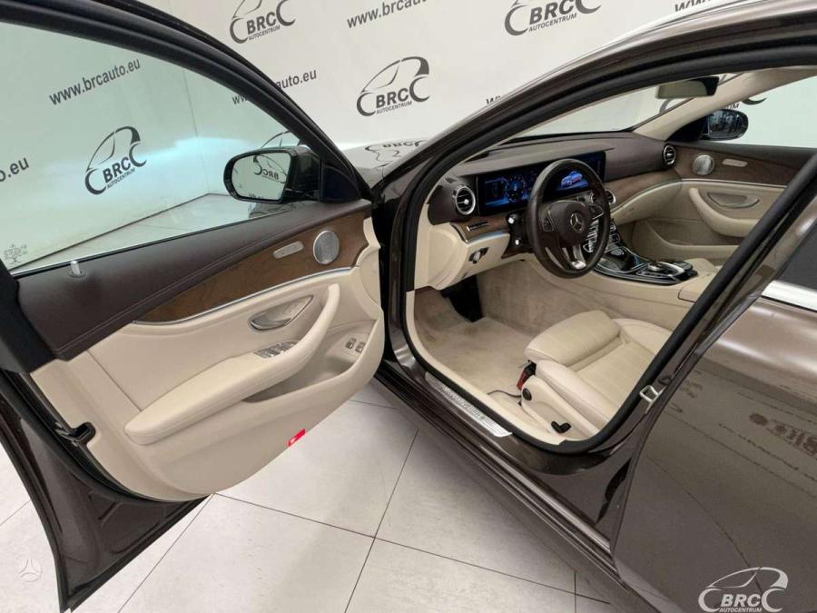 Brown Mercedes-Benz E 400 2017 in Vilnius, with an engine capacity of 3.50 L and mileage of 138 thousand km for 25500 €, photo 9 on AUTOMOTO.COM.LV