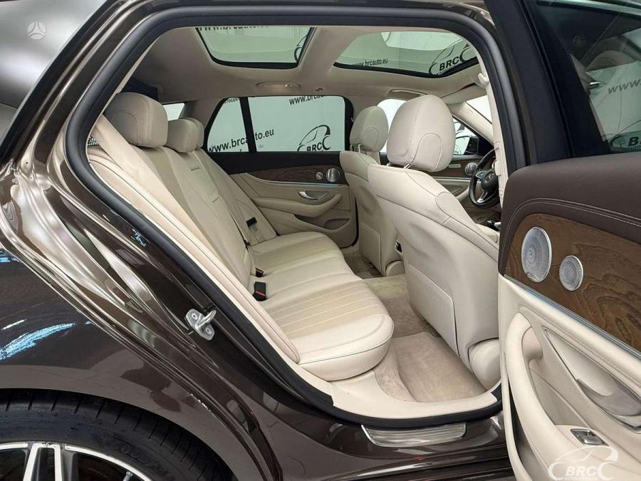 Brown Mercedes-Benz E 400 2017 in Vilnius, with an engine capacity of 3.50 L and mileage of 138 thousand km for 25500 €, photo 10 on AUTOMOTO.COM.LV