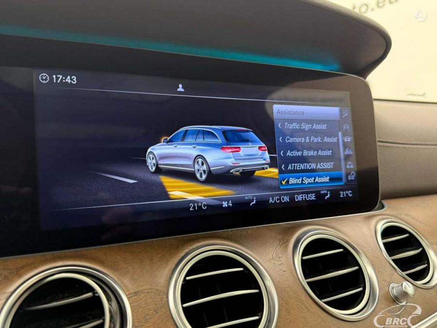Brown Mercedes-Benz E 400 2017 in Vilnius, with an engine capacity of 3.50 L and mileage of 138 thousand km for 25500 €, photo 14 on AUTOMOTO.COM.LV