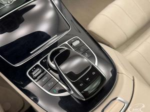 Brown Mercedes-Benz E 400 2017 in Vilnius, with an engine capacity of 3.50 L and mileage of 138 thousand km for 25500 €, photo 20 on AUTOMOTO.COM.LV