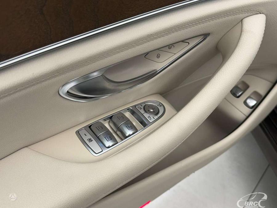 Brown Mercedes-Benz E 400 2017 in Vilnius, with an engine capacity of 3.50 L and mileage of 138 thousand km for 25500 €, photo 22 on AUTOMOTO.COM.LV