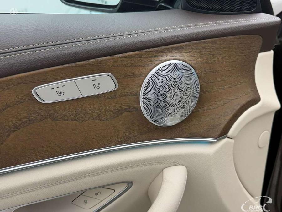 Brown Mercedes-Benz E 400 2017 in Vilnius, with an engine capacity of 3.50 L and mileage of 138 thousand km for 25500 €, photo 26 on AUTOMOTO.COM.LV