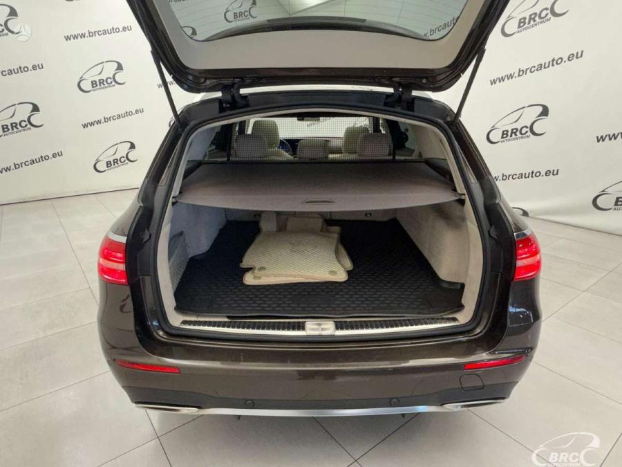 Brown Mercedes-Benz E 400 2017 in Vilnius, with an engine capacity of 3.50 L and mileage of 138 thousand km for 25500 €, photo 28 on AUTOMOTO.COM.LV