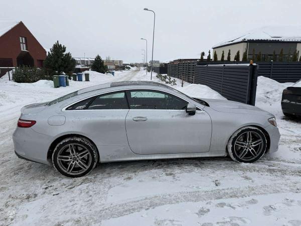Pelēks Mercedes-Benz E 400 2018 Kauņa, ar dzinēja tilpumu 0.00 L un nobraukumu 166 tūkst. km par 23900 €, foto 2 vietnē AUTOMOTO.COM.LV