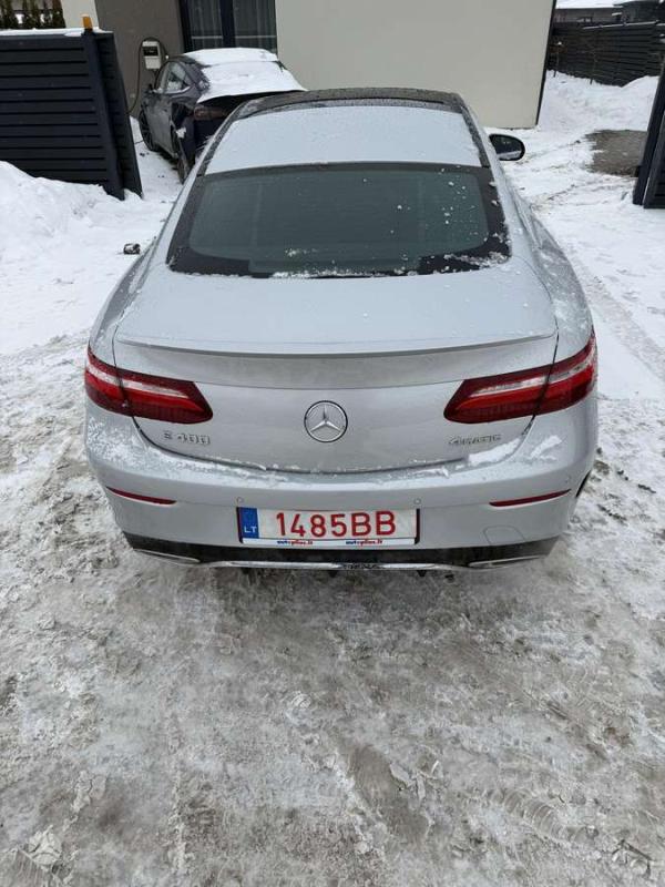 Pelēks Mercedes-Benz E 400 2018 Kauņa, ar dzinēja tilpumu 0.00 L un nobraukumu 166 tūkst. km par 23900 €, foto 3 vietnē AUTOMOTO.COM.LV