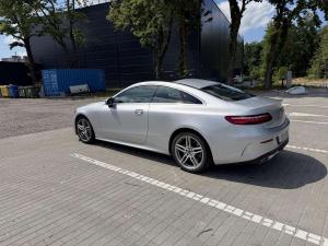 Pelēks Mercedes-Benz E 400 2018 Kauņa, ar dzinēja tilpumu 3.00 L un nobraukumu 167 tūkst. km par 24999 €, foto  vietnē AUTOMOTO.COM.LV