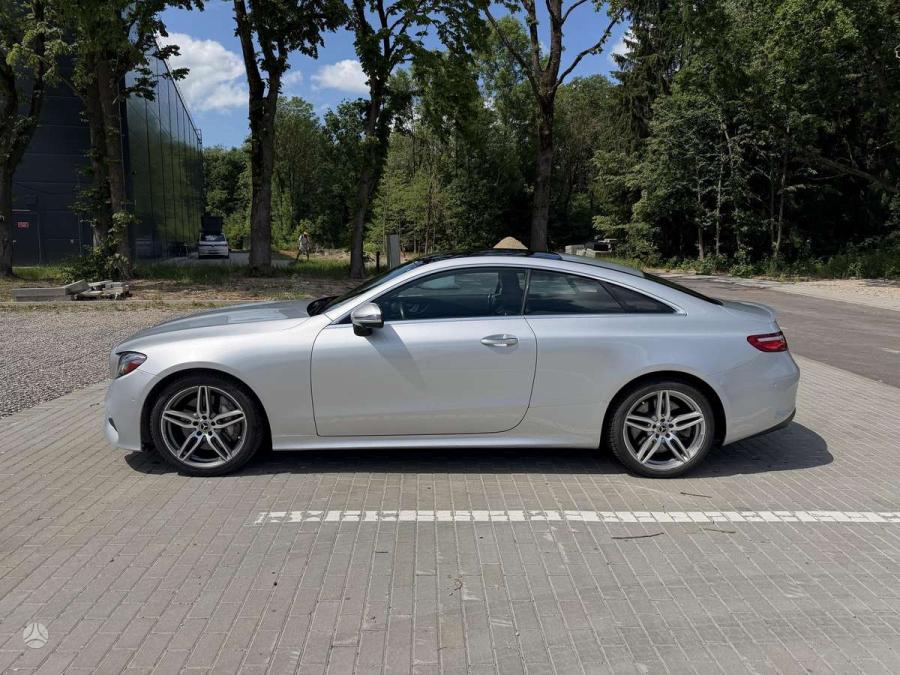 Серый Мерседес Е 400 2018 в Каунас, объемом двигателя 3.00 л и пробегом 167 тыс. км за 24999 €, фото 3 на AUTOMOTO.COM.LV