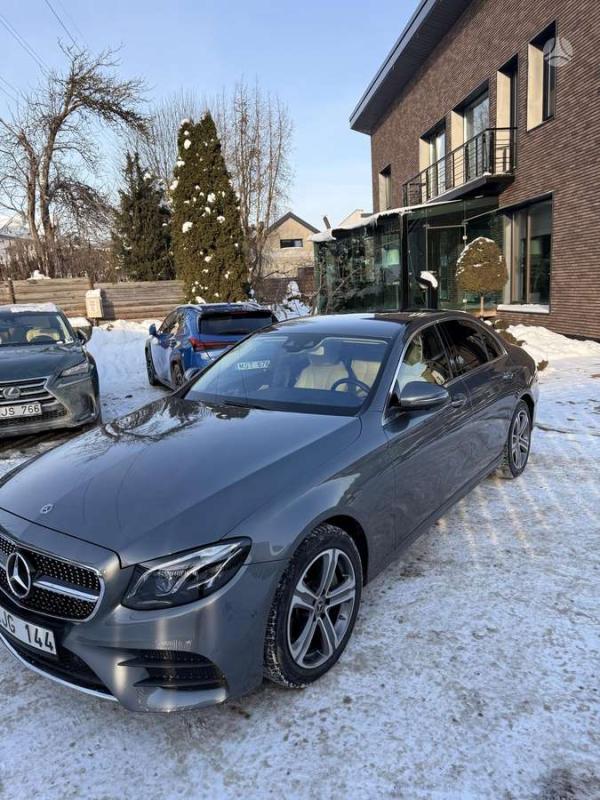 Pelēks Mercedes-Benz E 400 2018 Viļņa, ar dzinēja tilpumu 2.93 L un nobraukumu 84 tūkst. km par 37500 €, foto 2 vietnē AUTOMOTO.COM.LV