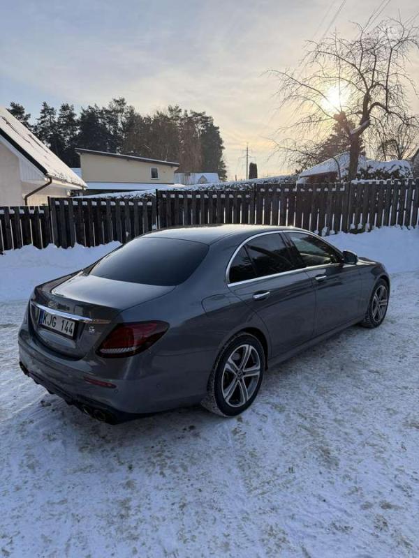 Pelēks Mercedes-Benz E 400 2018 Viļņa, ar dzinēja tilpumu 2.93 L un nobraukumu 84 tūkst. km par 37500 €, foto 5 vietnē AUTOMOTO.COM.LV
