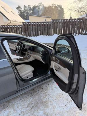 Grey Mercedes-Benz E 400 2018 in Vilnius, with an engine capacity of 2.93 L and mileage of 84 thousand km for 37500 €, photo 11 on AUTOMOTO.COM.LV
