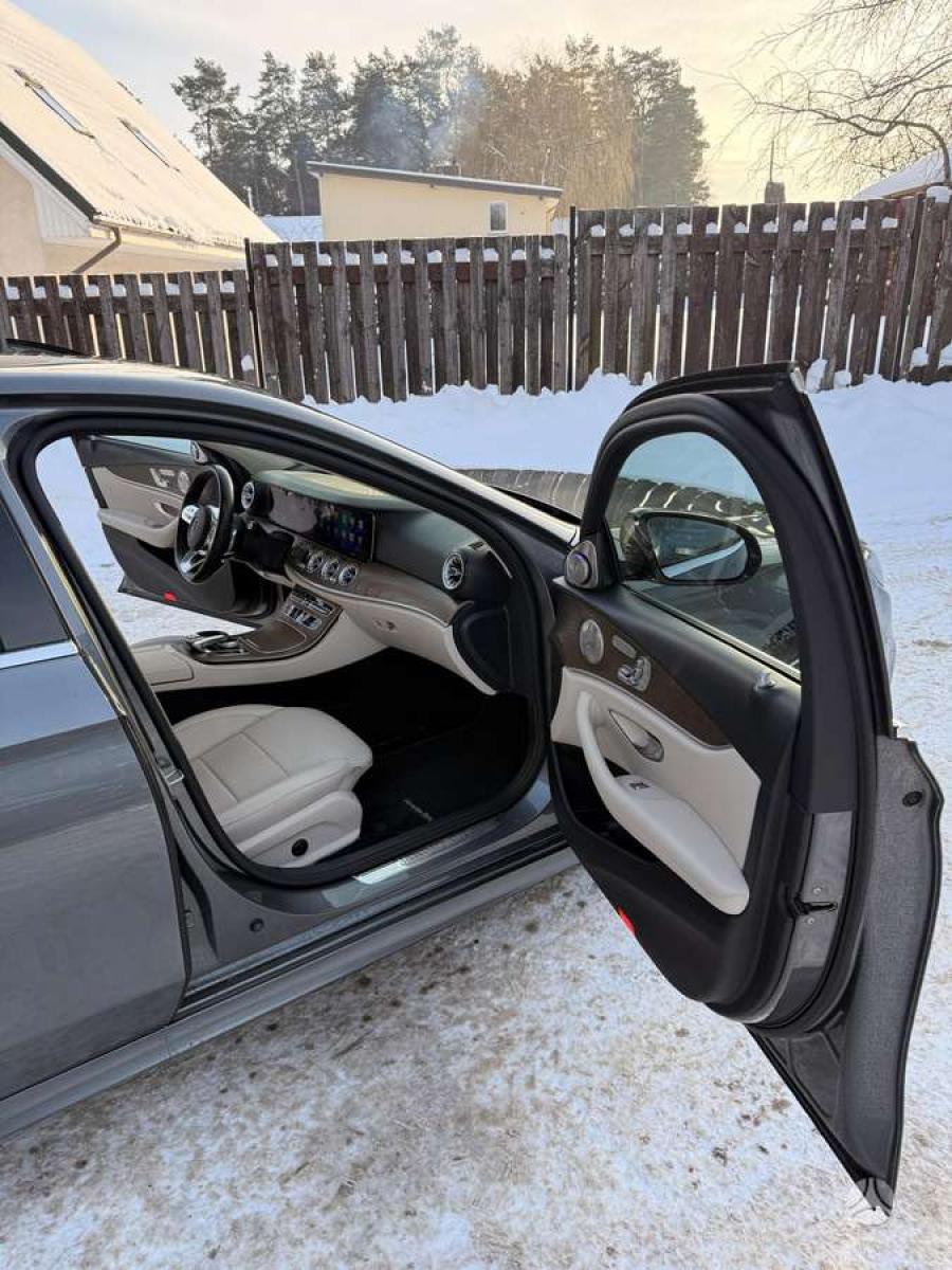 Grey Mercedes-Benz E 400 2018 in Vilnius, with an engine capacity of 2.93 L and mileage of 84 thousand km for 37500 €, photo 11 on AUTOMOTO.COM.LV