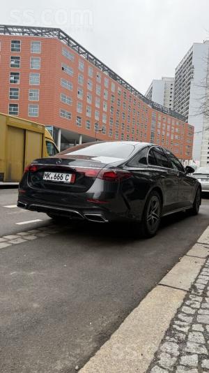 Серый Мерседес Е 400 2024 в Рига, объемом двигателя 2.00 л и пробегом 8 тыс. км за 75300 €, фото 4 на AUTOMOTO.COM.LV