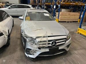 Pelēks Mercedes-Benz E 400 2016 Viļņa, ar dzinēja tilpumu 3.00 L un nobraukumu 151 tūkst. km par 14500 €, foto  vietnē AUTOMOTO.COM.LV