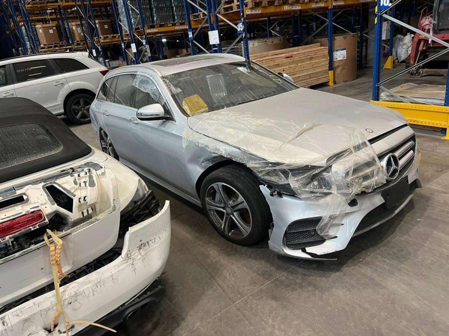 Pelēks Mercedes-Benz E 400 2016 Viļņa, ar dzinēja tilpumu 3.00 L un nobraukumu 151 tūkst. km par 14500 €, foto 3 vietnē AUTOMOTO.COM.LV