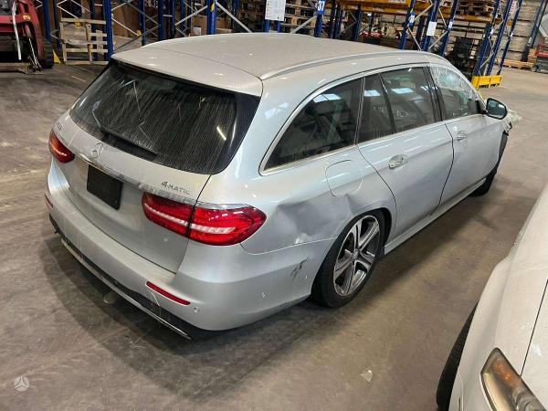Grey Mercedes-Benz E 400 2016 in Vilnius, with an engine capacity of 3.00 L and mileage of 151 thousand km for 14500 €, photo 4 on AUTOMOTO.COM.LV