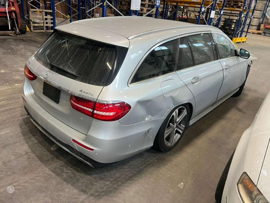Pelēks Mercedes-Benz E 400 2016 Viļņa, ar dzinēja tilpumu 3.00 L un nobraukumu 151 tūkst. km par 14500 €, foto 5 vietnē AUTOMOTO.COM.LV