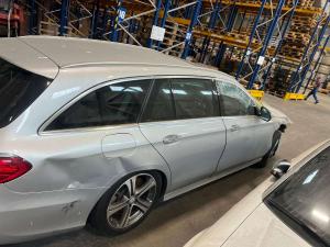 Pelēks Mercedes-Benz E 400 2016 Viļņa, ar dzinēja tilpumu 3.00 L un nobraukumu 151 tūkst. km par 14500 €, foto 6 vietnē AUTOMOTO.COM.LV