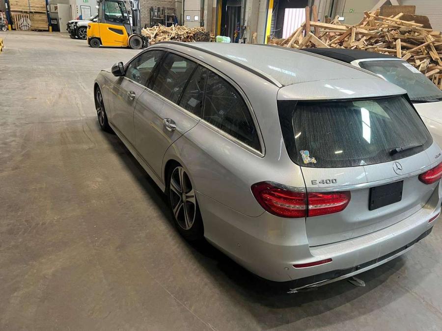 Pelēks Mercedes-Benz E 400 2016 Viļņa, ar dzinēja tilpumu 3.00 L un nobraukumu 151 tūkst. km par 14500 €, foto 7 vietnē AUTOMOTO.COM.LV