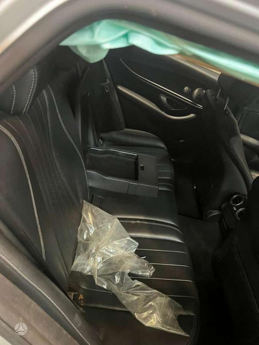Pelēks Mercedes-Benz E 400 2016 Viļņa, ar dzinēja tilpumu 3.00 L un nobraukumu 151 tūkst. km par 14500 €, foto 11 vietnē AUTOMOTO.COM.LV