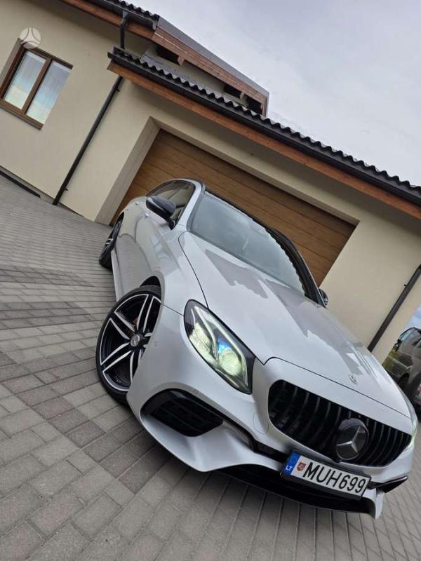 Grey Mercedes-Benz E 400 2017 in Kretinga, with an engine capacity of 3.00 L and mileage of 104 thousand km for 31999 €, photo 1 on AUTOMOTO.COM.LV