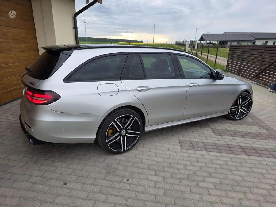 Pelēks Mercedes-Benz E 400 2017 Kretinga, ar dzinēja tilpumu 3.00 L un nobraukumu 104 tūkst. km par 31999 €, foto 5 vietnē AUTOMOTO.COM.LV