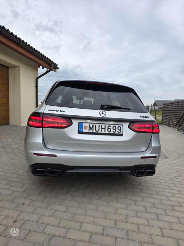 Grey Mercedes-Benz E 400 2017 in Kretinga, with an engine capacity of 3.00 L and mileage of 104 thousand km for 31999 €, photo 6 on AUTOMOTO.COM.LV