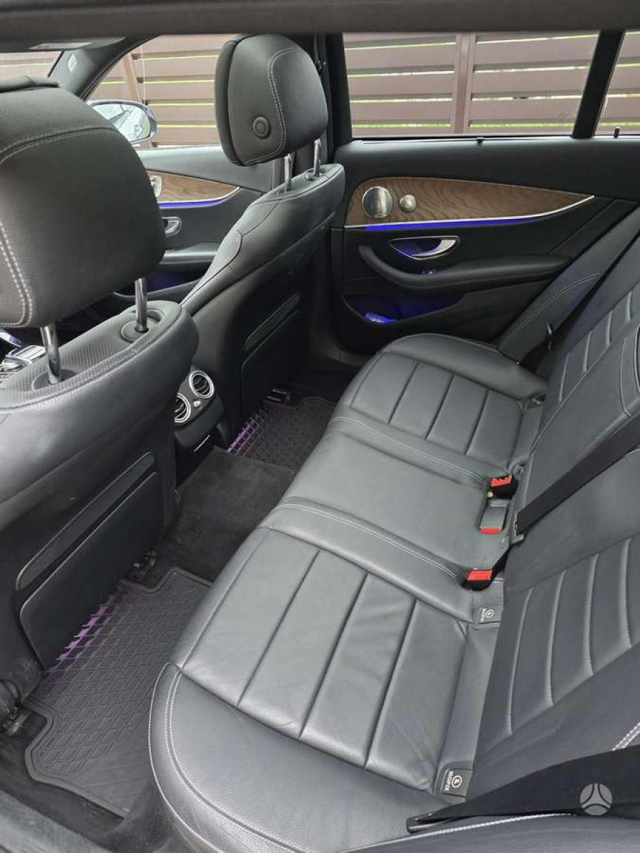 Pelēks Mercedes-Benz E 400 2017 Kretinga, ar dzinēja tilpumu 3.00 L un nobraukumu 104 tūkst. km par 31999 €, foto 13 vietnē AUTOMOTO.COM.LV