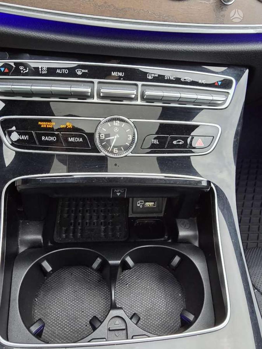 Pelēks Mercedes-Benz E 400 2017 Kretinga, ar dzinēja tilpumu 3.00 L un nobraukumu 104 tūkst. km par 31999 €, foto 15 vietnē AUTOMOTO.COM.LV