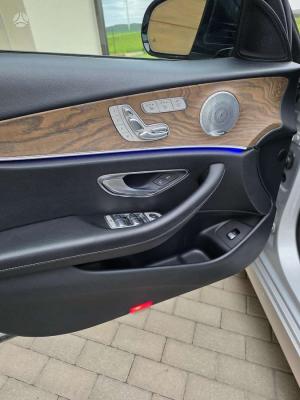 Pelēks Mercedes-Benz E 400 2017 Kretinga, ar dzinēja tilpumu 3.00 L un nobraukumu 104 tūkst. km par 31999 €, foto 19 vietnē AUTOMOTO.COM.LV