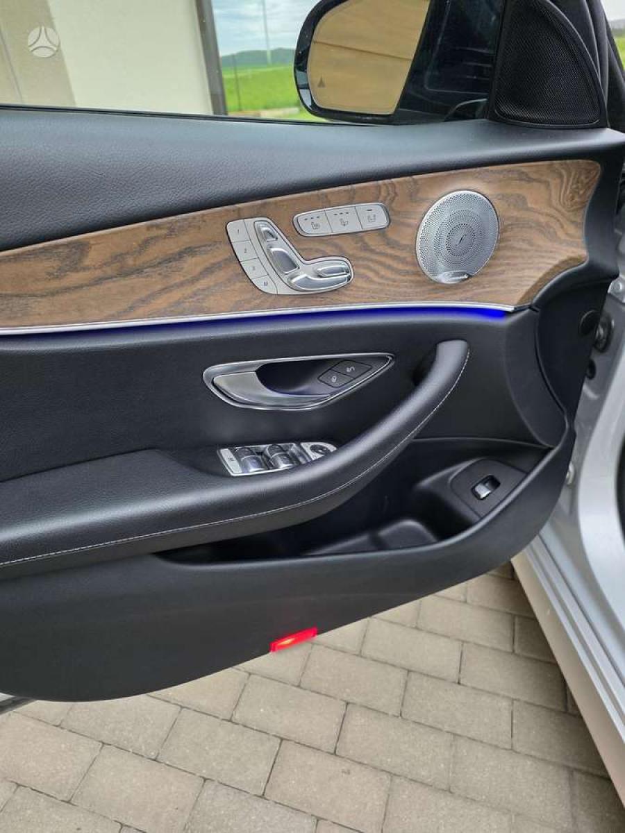 Pelēks Mercedes-Benz E 400 2017 Kretinga, ar dzinēja tilpumu 3.00 L un nobraukumu 104 tūkst. km par 31999 €, foto 19 vietnē AUTOMOTO.COM.LV