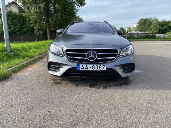 Pelēks Mercedes-Benz E 400 2018 Rīga, ar dzinēja tilpumu 3.50 L un nobraukumu 235 tūkst. km par 19300 €, foto 1 vietnē AUTOMOTO.COM.LV