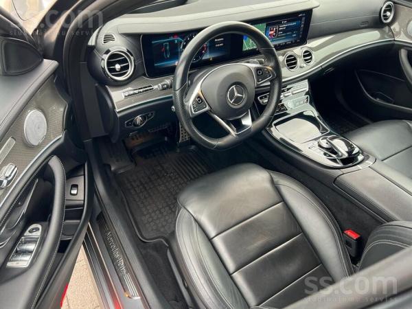 Pelēks Mercedes-Benz E 400 2018 Rīga, ar dzinēja tilpumu 3.50 L un nobraukumu 235 tūkst. km par 19300 €, foto 6 vietnē AUTOMOTO.COM.LV