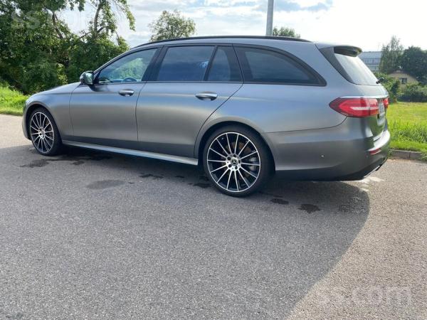 Pelēks Mercedes-Benz E 400 2018 Rīga, ar dzinēja tilpumu 3.50 L un nobraukumu 235 tūkst. km par 19300 €, foto 9 vietnē AUTOMOTO.COM.LV
