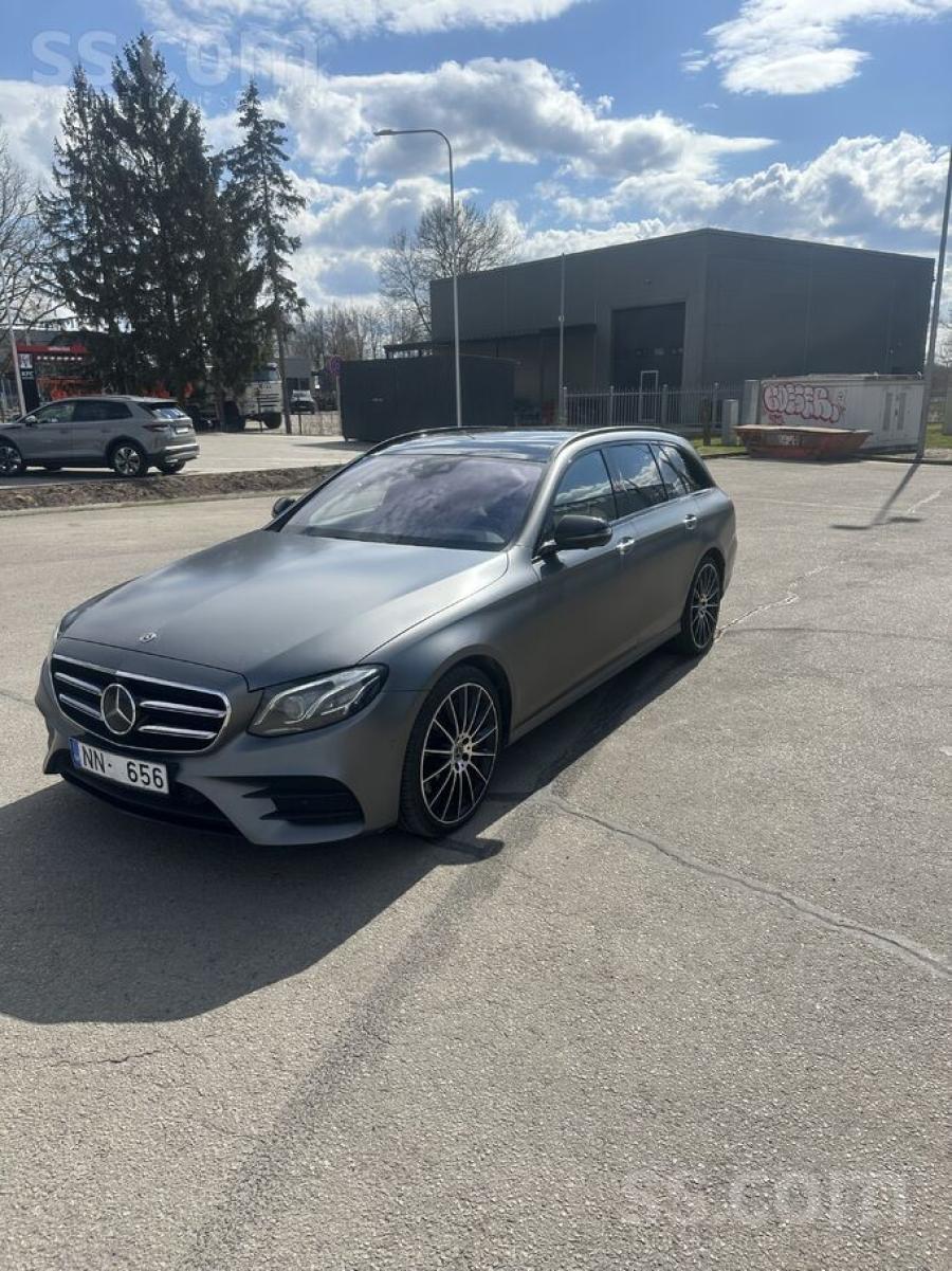 Grey Mercedes-Benz E 400 2018 in Riga, with an engine capacity of 3.50 L and mileage of 260 thousand km for 25500 €, photo 1 on AUTOMOTO.COM.LV