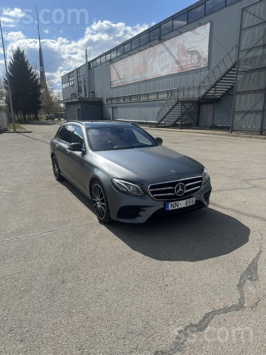 Grey Mercedes-Benz E 400 2018 in Riga, with an engine capacity of 3.50 L and mileage of 260 thousand km for 25500 €, photo 3 on AUTOMOTO.COM.LV