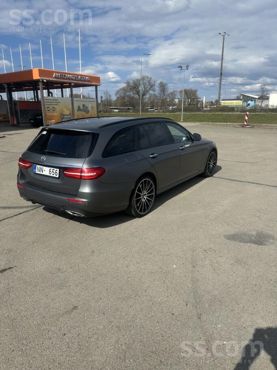 Grey Mercedes-Benz E 400 2018 in Riga, with an engine capacity of 3.50 L and mileage of 260 thousand km for 25500 €, photo 6 on AUTOMOTO.COM.LV