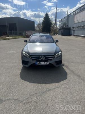 Grey Mercedes-Benz E 400 2018 in Riga, with an engine capacity of 3.50 L and mileage of 260 thousand km for 25500 €, photo 9 on AUTOMOTO.COM.LV