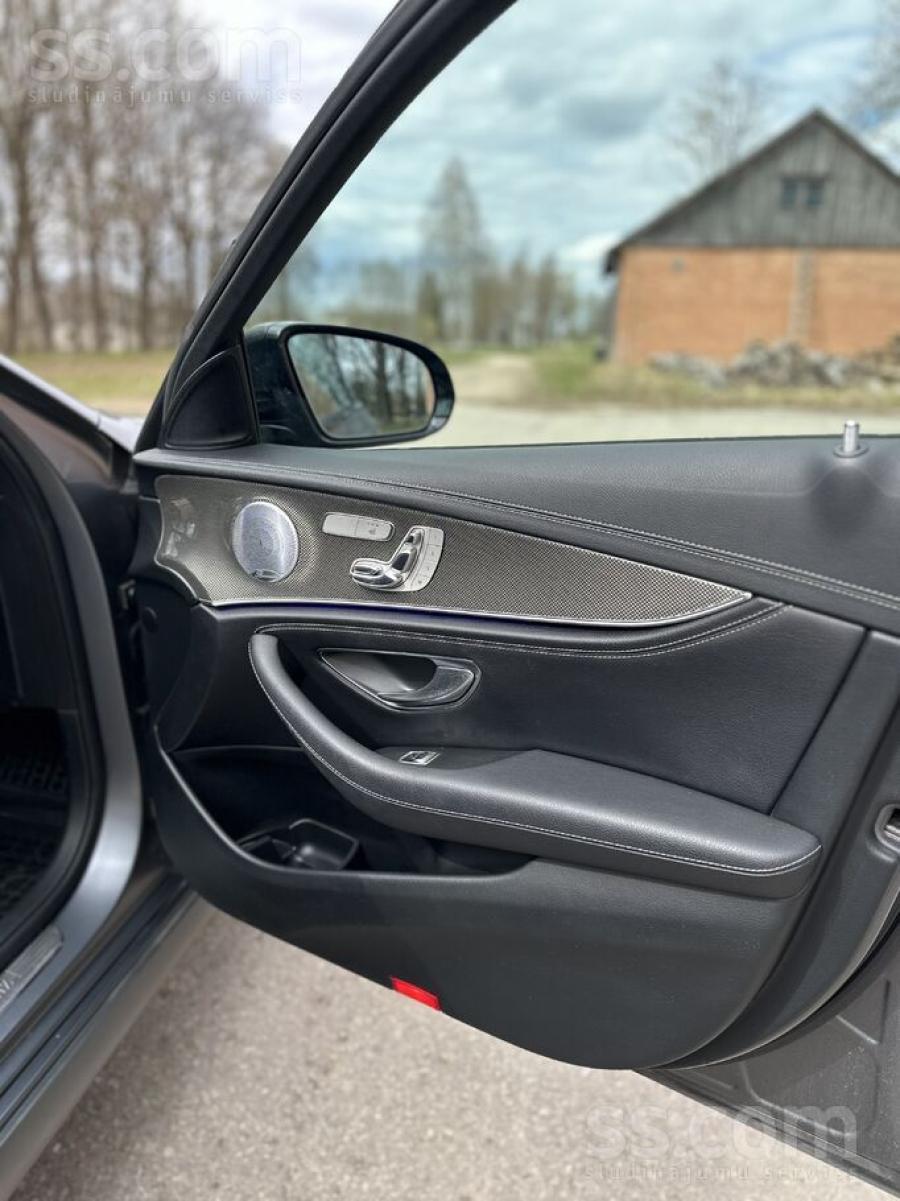 Grey Mercedes-Benz E 400 2018 in Riga, with an engine capacity of 3.50 L and mileage of 260 thousand km for 25500 €, photo 13 on AUTOMOTO.COM.LV
