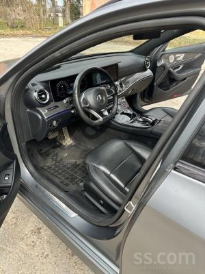 Grey Mercedes-Benz E 400 2018 in Riga, with an engine capacity of 3.50 L and mileage of 260 thousand km for 25500 €, photo 14 on AUTOMOTO.COM.LV