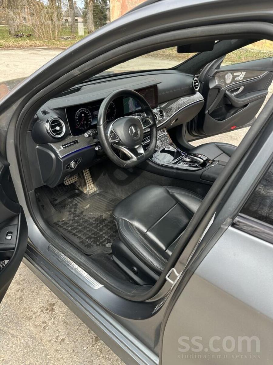 Grey Mercedes-Benz E 400 2018 in Riga, with an engine capacity of 3.50 L and mileage of 260 thousand km for 25500 €, photo 14 on AUTOMOTO.COM.LV