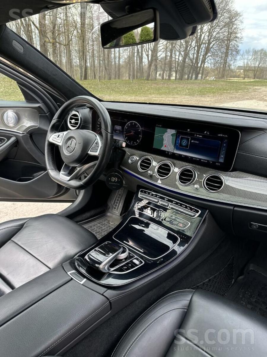Grey Mercedes-Benz E 400 2018 in Riga, with an engine capacity of 3.50 L and mileage of 260 thousand km for 25500 €, photo 15 on AUTOMOTO.COM.LV