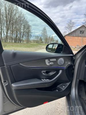 Grey Mercedes-Benz E 400 2018 in Riga, with an engine capacity of 3.50 L and mileage of 260 thousand km for 25500 €, photo 17 on AUTOMOTO.COM.LV