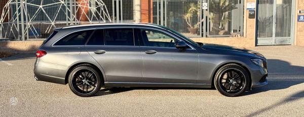 Grey Mercedes-Benz E 400 2018 in Taurage, with an engine capacity of 3.50 L and mileage of 132 thousand km for 26500 €, photo 3 on AUTOMOTO.COM.LV