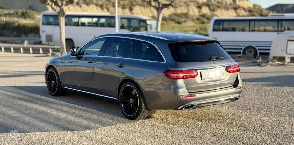 Grey Mercedes-Benz E 400 2018 in Taurage, with an engine capacity of 3.50 L and mileage of 132 thousand km for 26500 €, photo 6 on AUTOMOTO.COM.LV