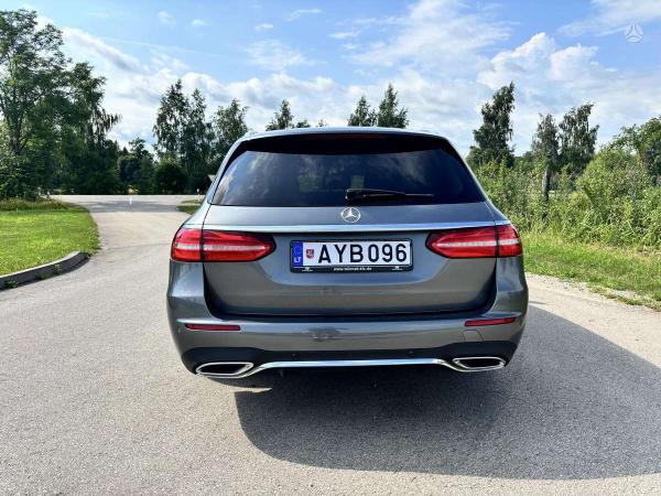 Grey Mercedes-Benz E 400 2018 in Kaunas, with an engine capacity of 3.00 L and mileage of 265 thousand km for 24999 €, photo 3 on AUTOMOTO.COM.LV