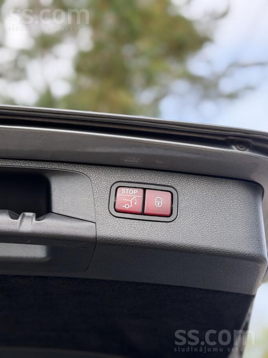 Pelēks Mercedes-Benz E 400 2018 Jūrmala, ar dzinēja tilpumu 3.50 L un nobraukumu 264 tūkst. km par 24950 €, foto 14 vietnē AUTOMOTO.COM.LV