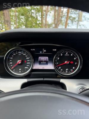 Pelēks Mercedes-Benz E 400 2018 Jūrmala, ar dzinēja tilpumu 3.50 L un nobraukumu 264 tūkst. km par 24950 €, foto 15 vietnē AUTOMOTO.COM.LV